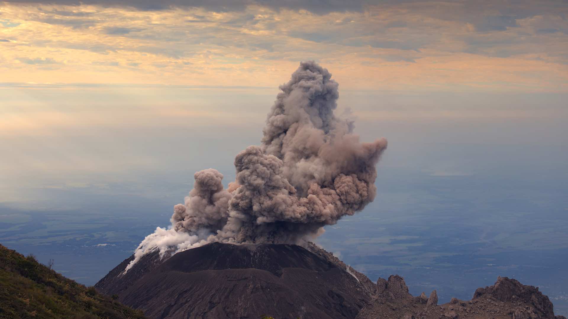 Mount Lewotobi Laki Laki volcano eruption disrupts travel - Jewish ...
